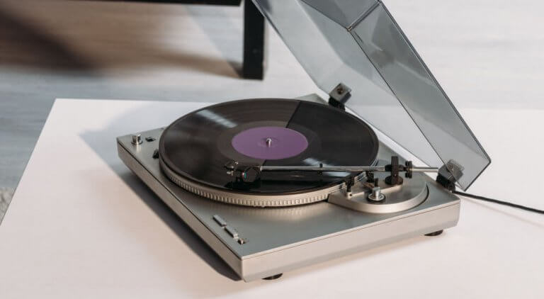 The 7 Best Cheap Turntables (Record Players) Under $100